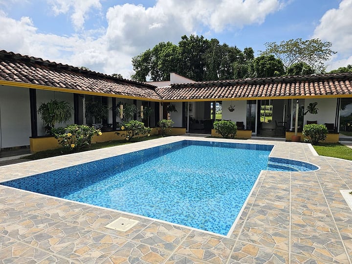 Finca Con Piscina Y Zonas Verdes - Pereira