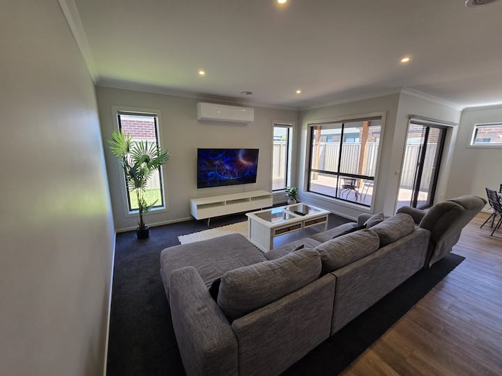 Happy Home-stylish Ballarat Stay - Ballarat