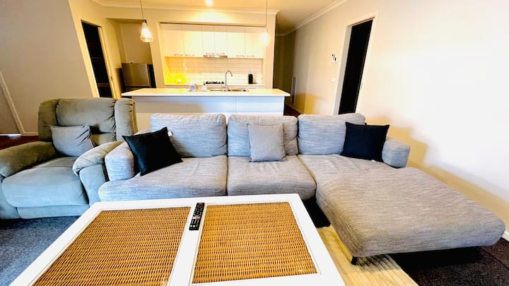 Happy Home-stylish Ballarat Stay - Ballarat