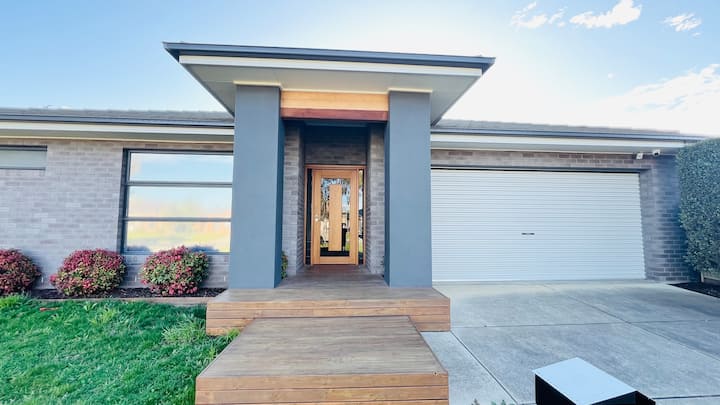 Happy Home-stylish Ballarat Stay - Ballarat