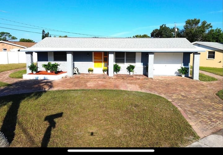 Entire Home Forest Hills - Tarpon Springs, FL