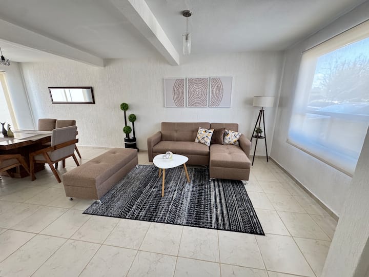 Hermosa Y Acogedora Casa En Fracc. Privado - Celaya