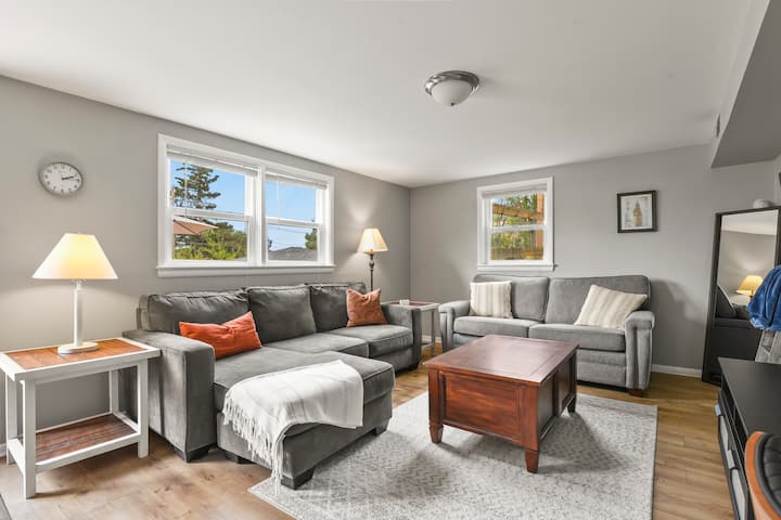 Walk Downtown + Private Entrance + Full Kitchen - Castle Rock, CO