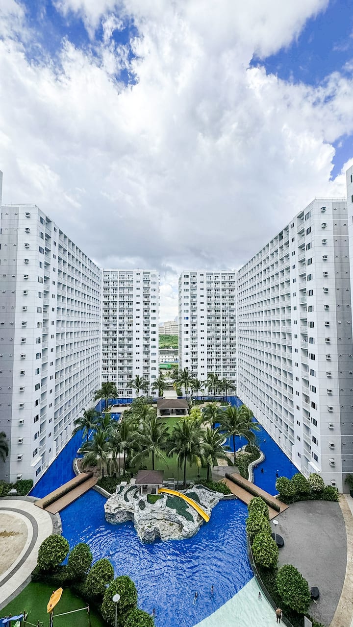 Moa Condo W/ Balcony View | Netflix, Wi-fi & Pool - Metro Manila