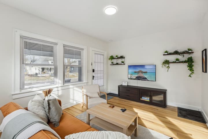 Quiet Butler Area | Work-ready | Free Parking - Crows Nest, IN