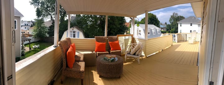 2 Bed Condo + 2 Parking By Moody - Newton, MA