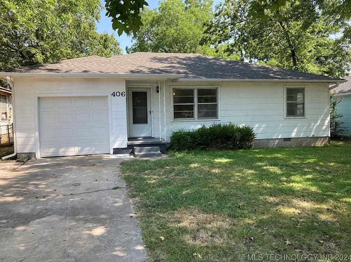 Charming Ada Escape - Ada, OK