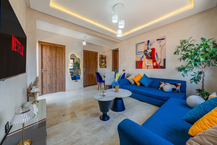 Centre-ville Chic – Appart Climatisé + Projecteur - Marrakech