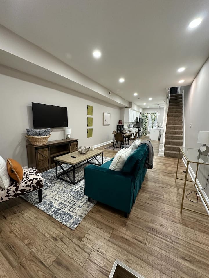 New&modern Home • Near Hopkins + Dowtown Baltimore - Baltimore, MD