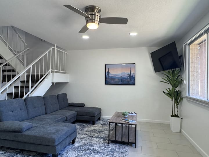 Luxury 4br - Walk To Fashion Sq + Pool + Sleeps 12 - Phoenix, AZ