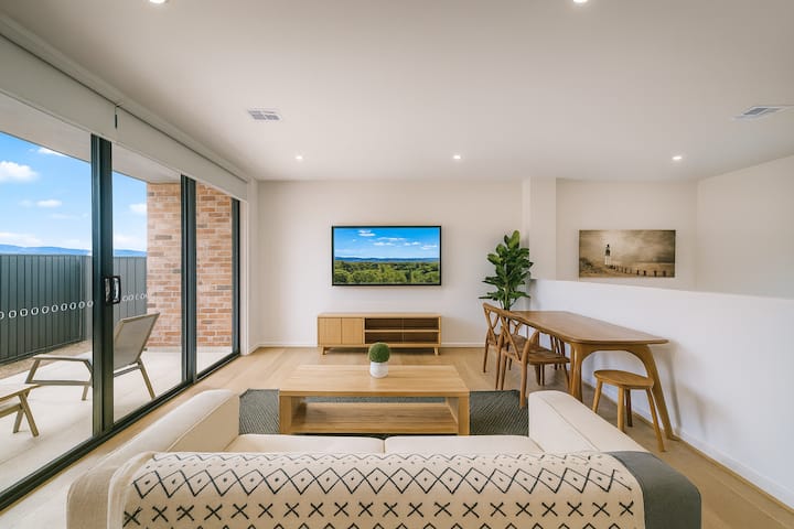 Brand New 3br Modern Townhome In Whitlam-west Cbr - Belconnen