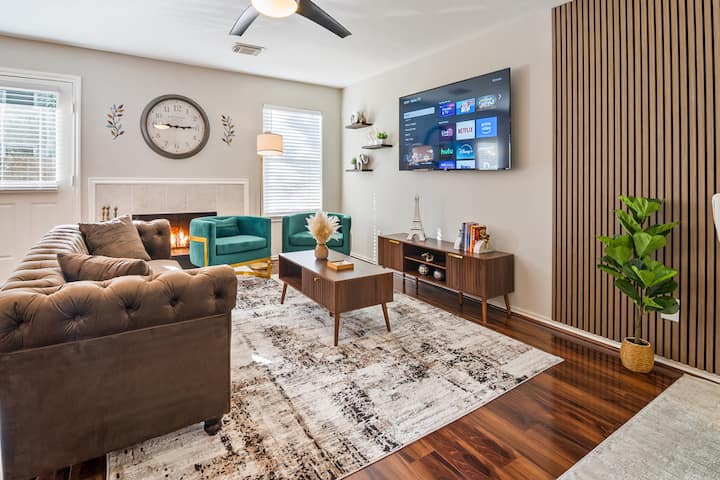 House 3-bed 2,5-bath Free Parking - Nice Backyard - The Woodlands, TX