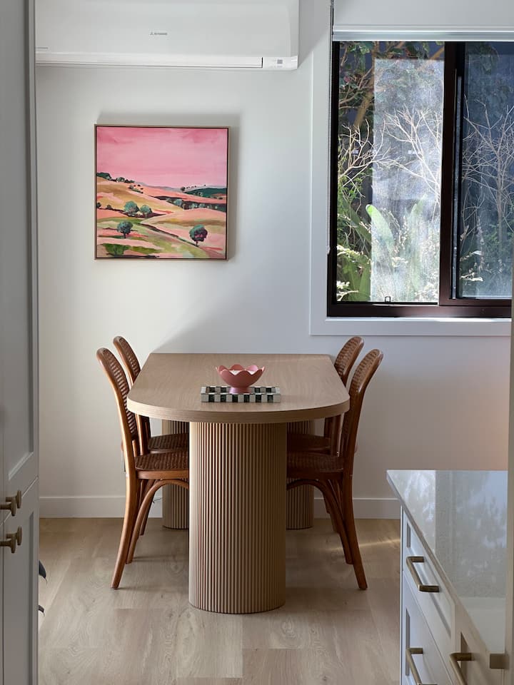 Coastal 2 Bed Beachside Unit - Gold Coast