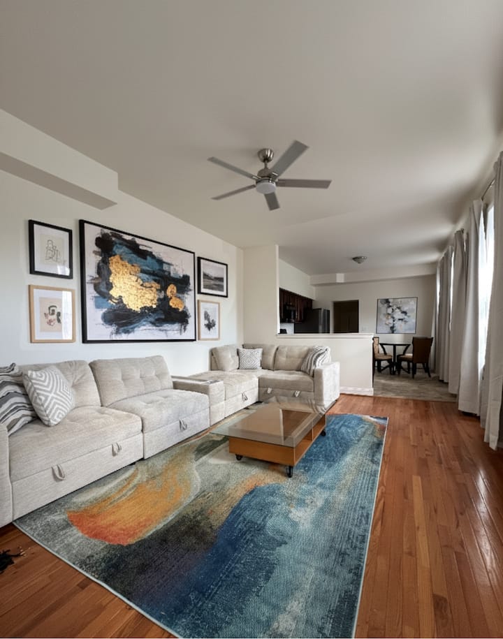 Stylish End-unit Retreat By Hopkins (Long Term) - Baltimore, MD