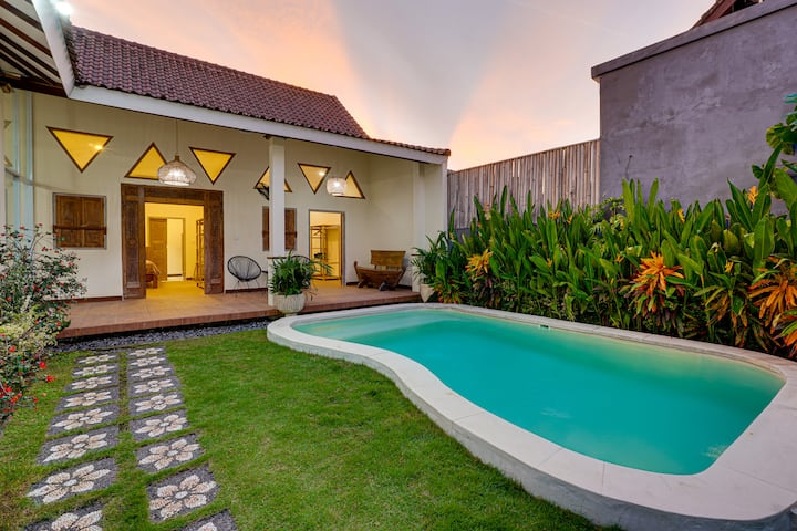 Tropical 3br Villa Genta | Pvt Pool + Near Luna - Bali