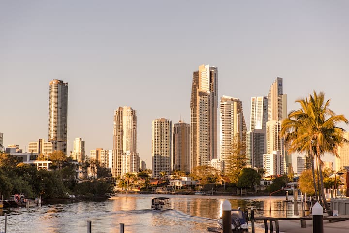 The Riverside House - Surfers Paradise