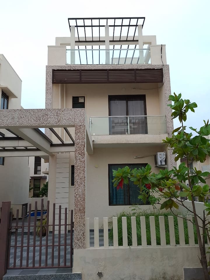 Silver Sand Resorts With Swimming Pool - Mahabalipuram