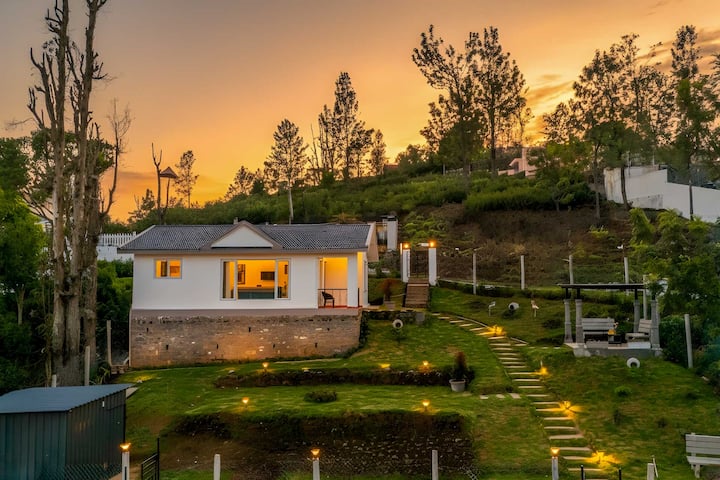 2bhk Bonfire, Bbq & Lawn Rustling Pine @Stayvista - Ooty