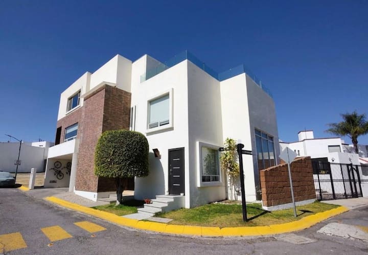 Lujosa Casa En Puebla - Puebla