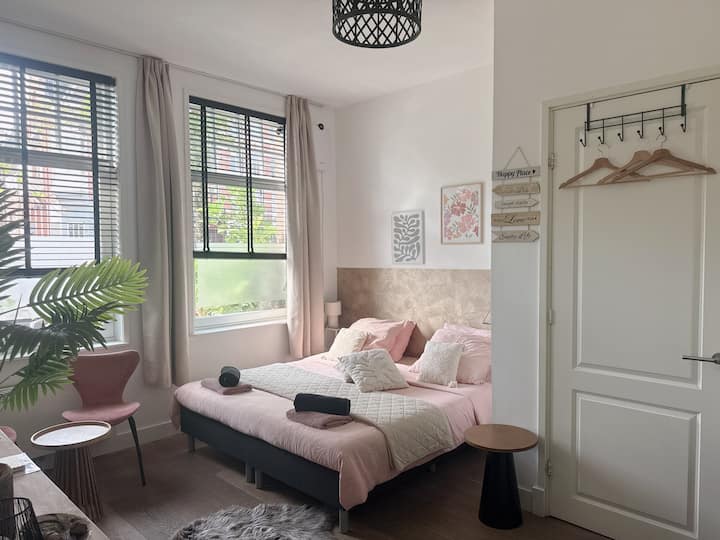 Room Annette | Close To City Center & Vondelpark - Amsterdam