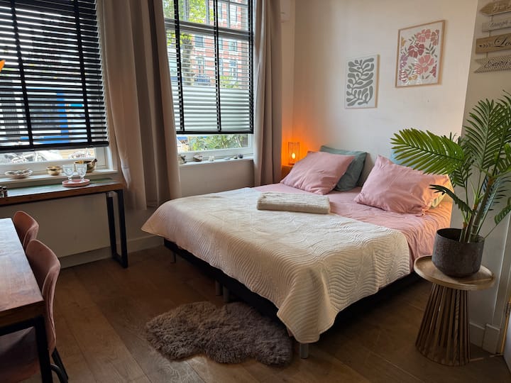 Room Annette | Close To City Center & Vondelpark - Amsterdam