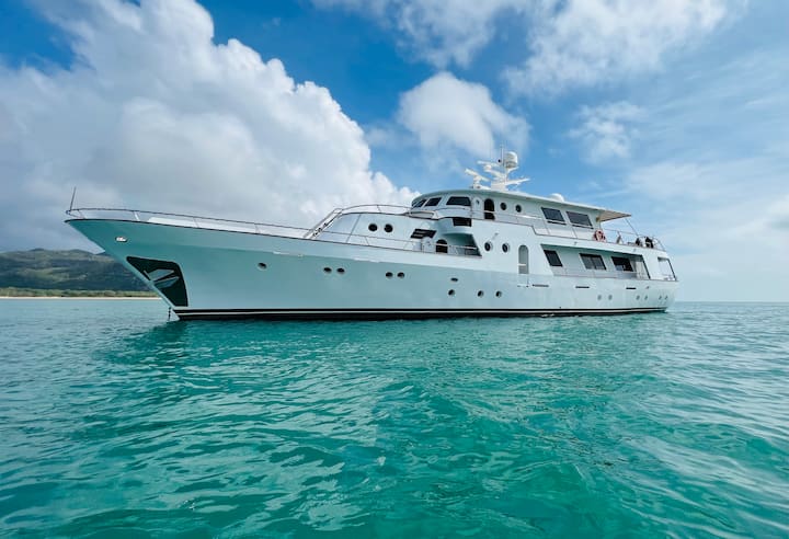 Island Superyacht Retreat - Magnetic Island