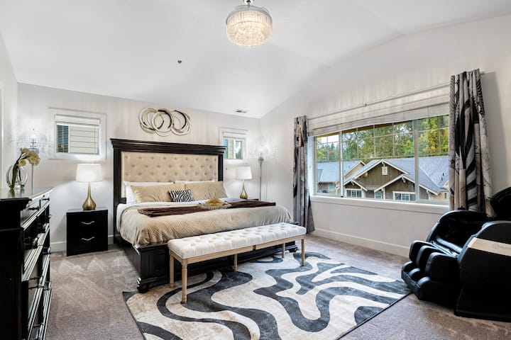 22. Granite Villa: Gym, Fenced, Main Flr Ensuite - Woodinville, WA