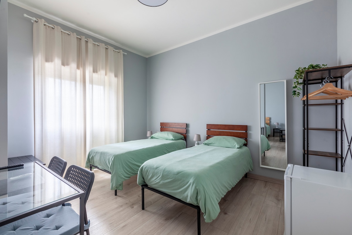 Double room with 4 beds and en-suite bathroom - Condominiums for Rent ...