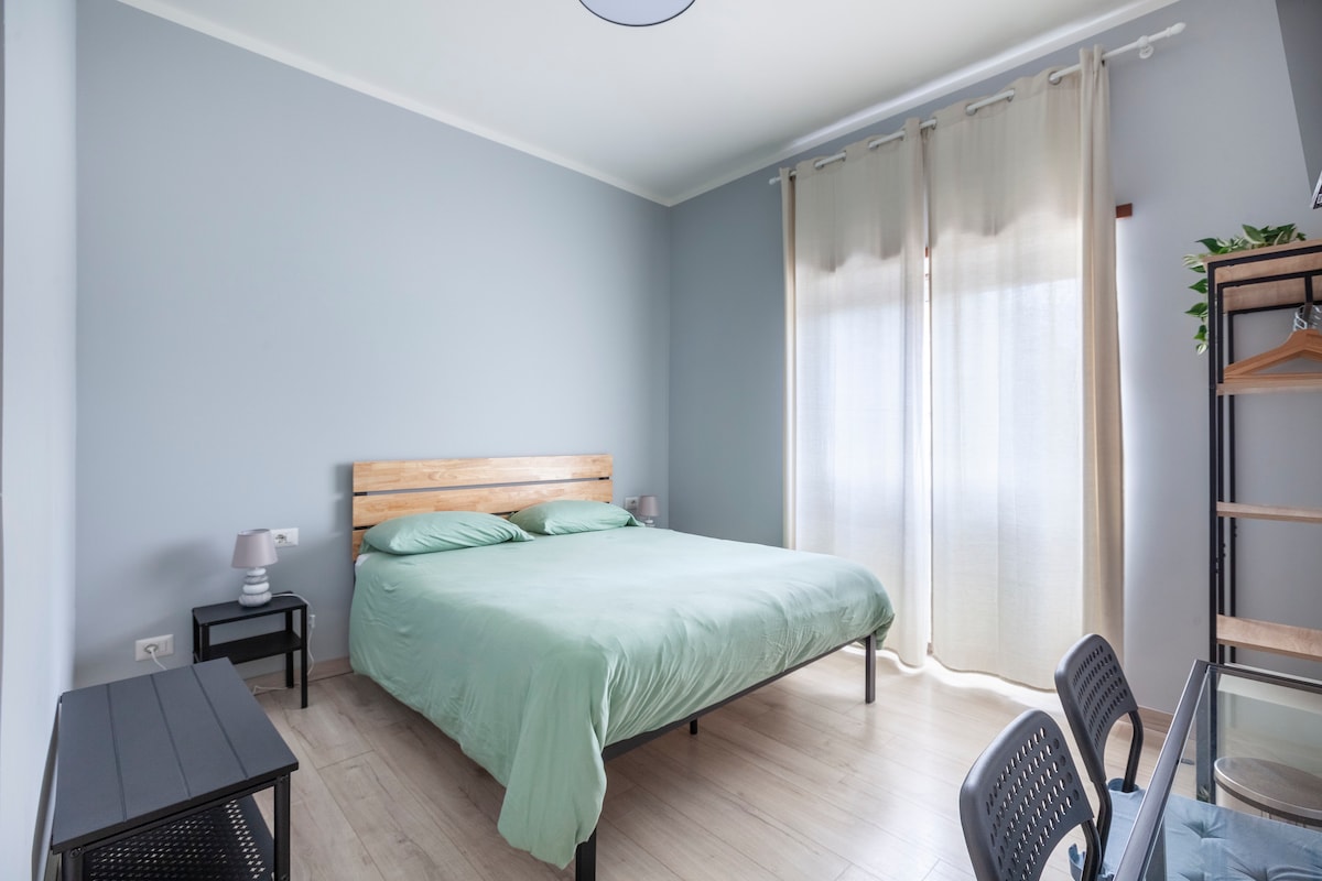 Double room with 4 beds and en-suite bathroom - Condominiums for Rent ...