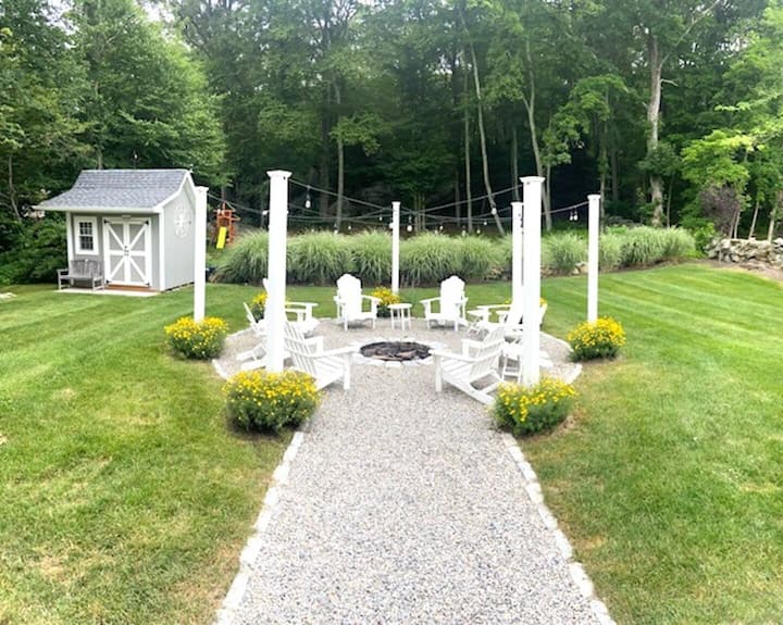 The Hewitt House In Mystic - Mystic