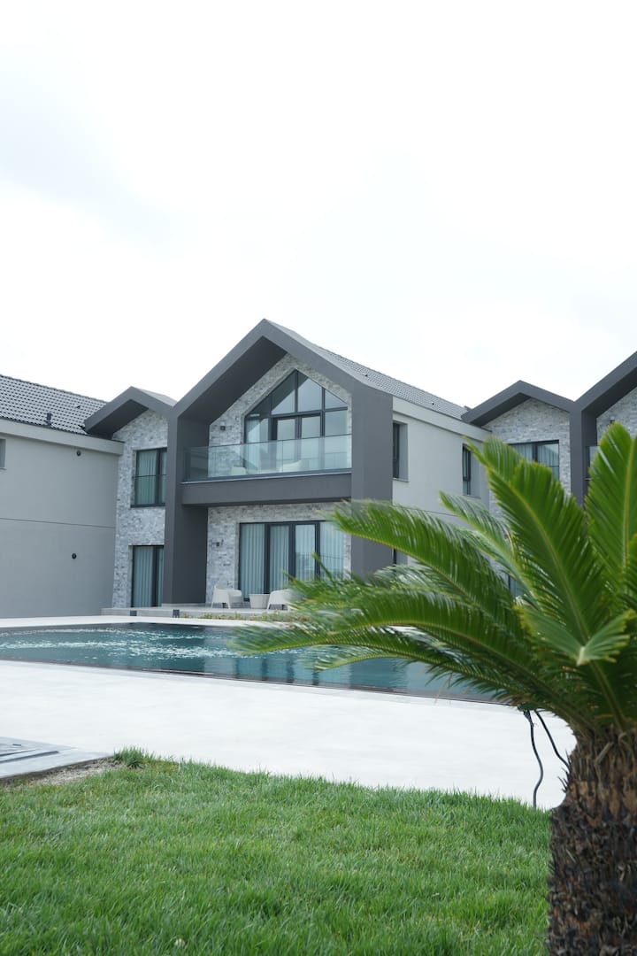 Bahçe Kullanımlı 2+1 Daire - Istanbul Airport (IST)