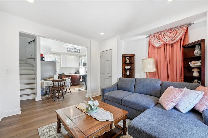 Spacious Summer Retreat Near Philly Stadiums & Phl - Upland, PA