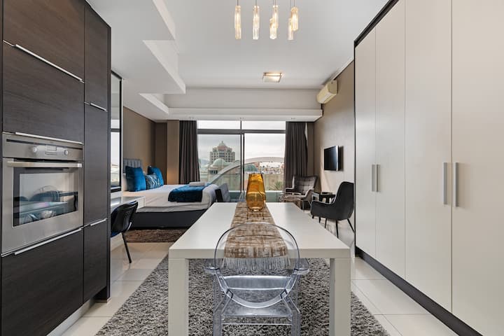 Lux Apartment | The Residences At Crystal Towers - Goodwood
