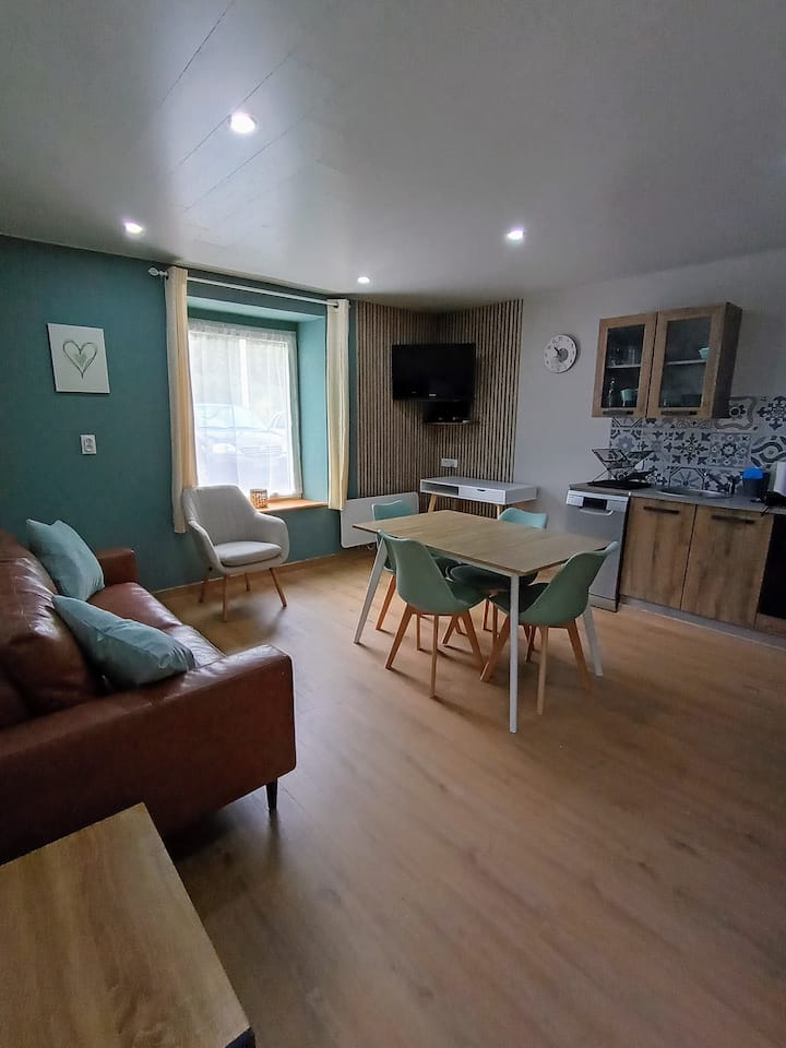 Les Reflets De Meuse
Gîte Cosy 4 Personnes. - Revin