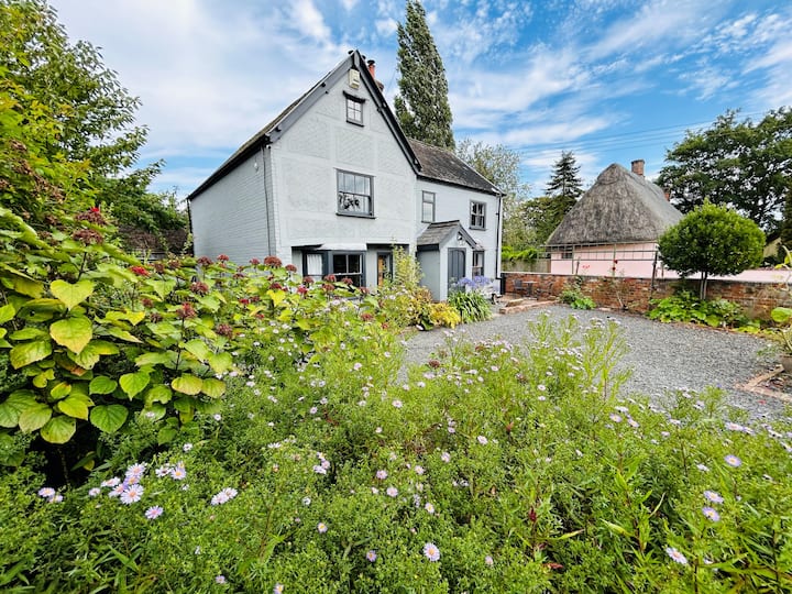 Oak House Luxurious Holiday Home & Hot Tub - Clare Castle