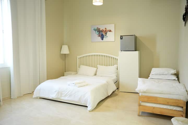 Beautiful Central Home For 4 - Dubai