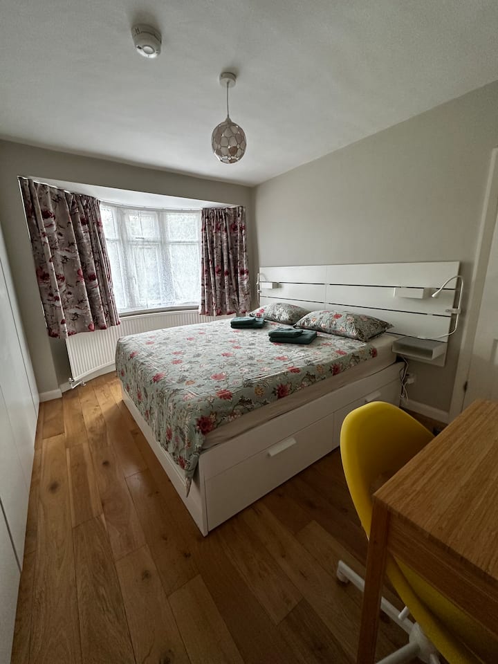 1br | Super King Bed | Free On Street Parking - Surbiton