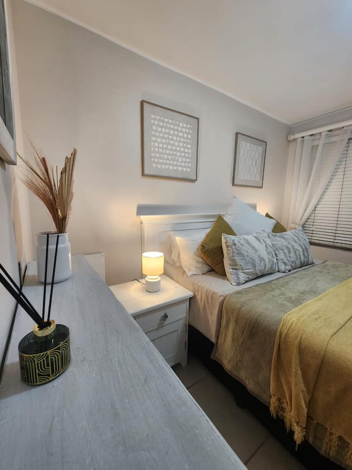 Holiday Home With Lagoon View - Knysna