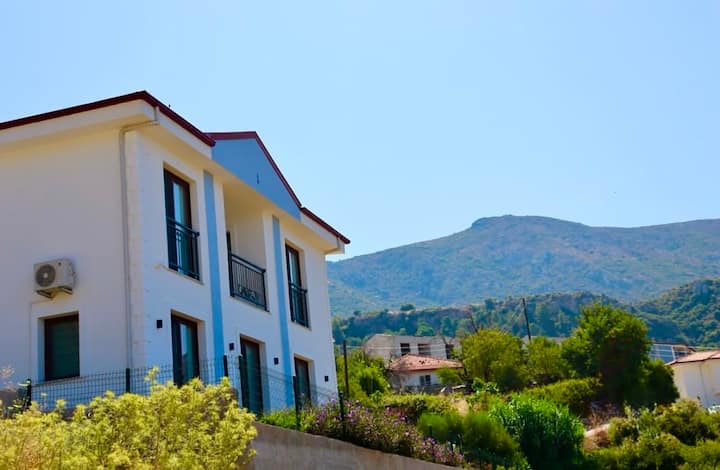 Söğütte Deniz Manzaralı 2+1villa - Bozburun