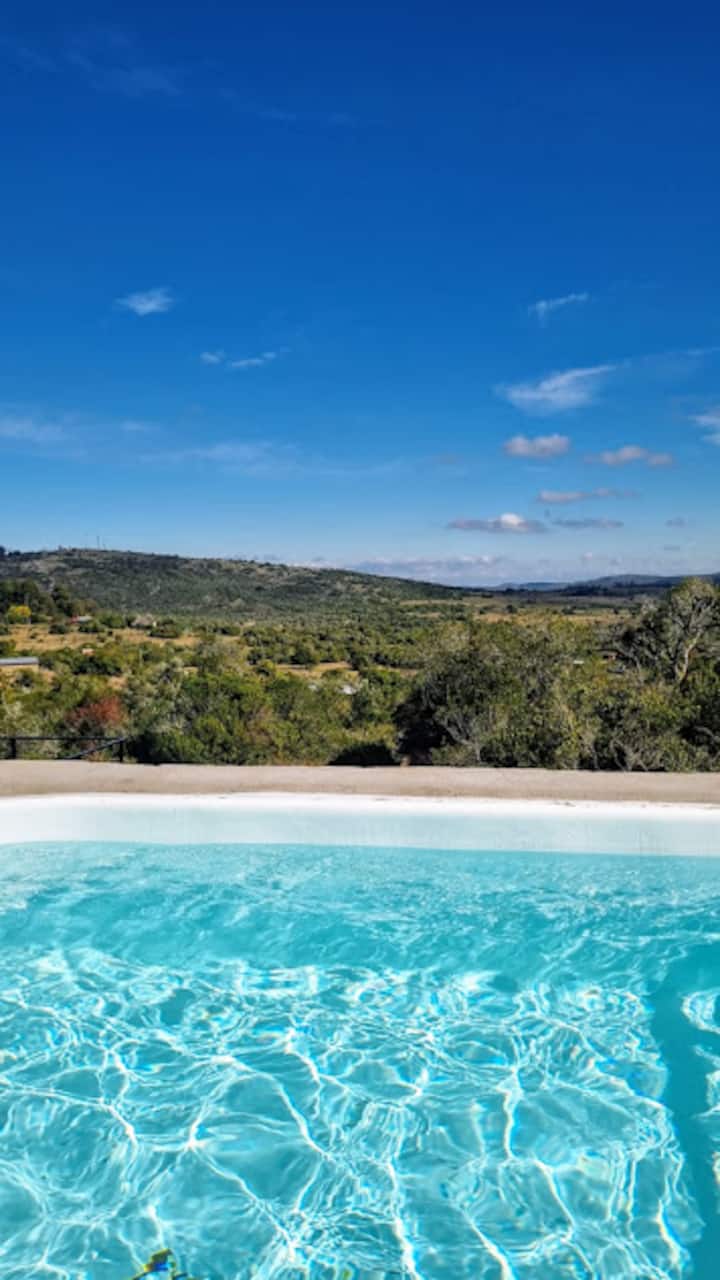 Casa En Villa Serrana Con Pisicina Climatizada. - Villa Serrana