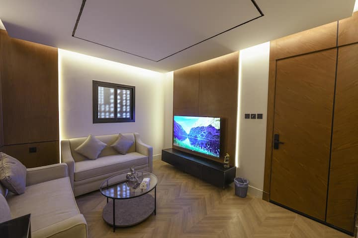 غرفة و صالة فاخرة واسعة بدخول ذاتي - 1a - Riyadh