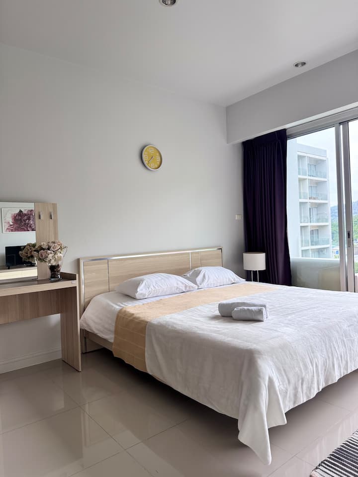 Cozy Apartment In Chic Condo - Karon Beach