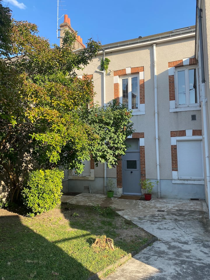 T1 Dans Une Maison De Ville - Orléans