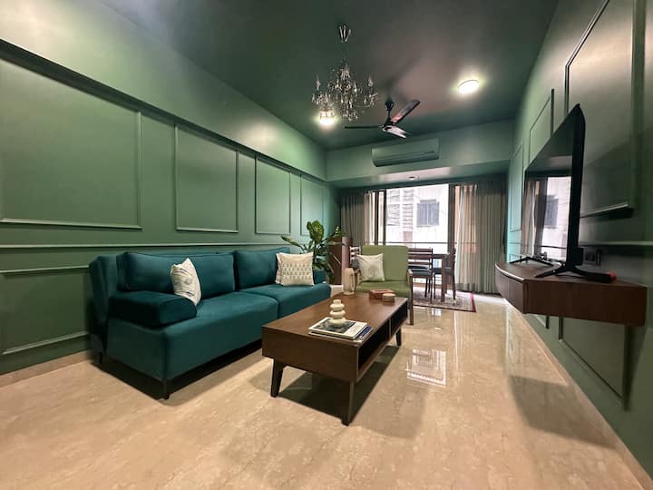 Plush Khar West | Luxury 2bhk Apartment & Study - Mumbai