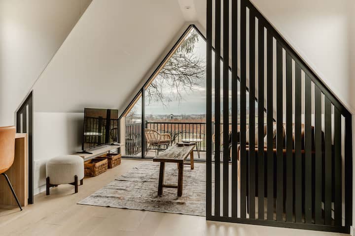 Applewood A-frame Retreat + Hot Tub - Pennsylvania