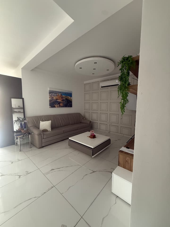 Cozy Room With Balcony & A/c - Malta