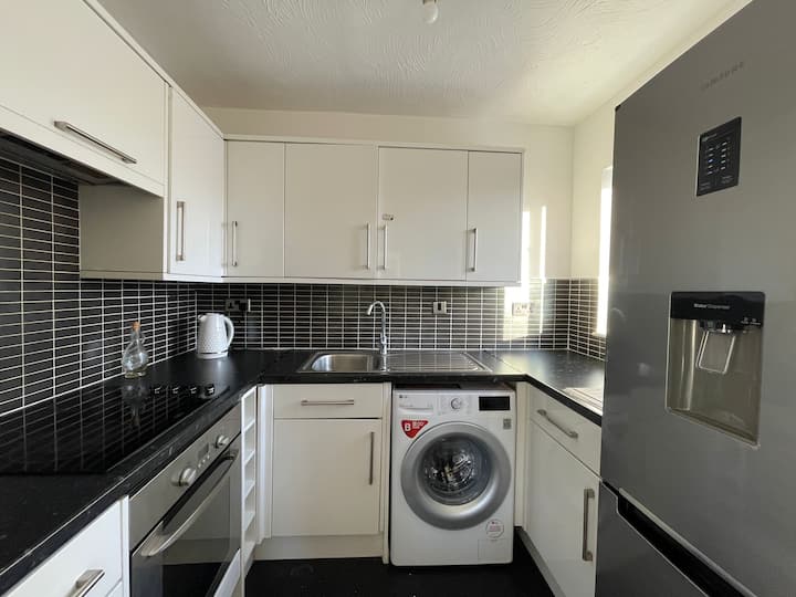 Golden Oak | Comfy 2br Getaway - Dagenham