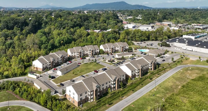 Luxury Apartment Short Term Stay - Fort Patrick Henry Lake, TN