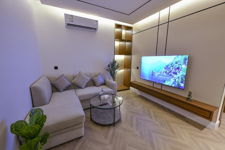 غرفة بصالة فاخرة واسعة بدخول ذاتي - 5b2 - Riyadh