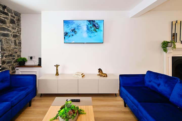 Quaint Mumbles Retreat With Games Table - The Mumbles